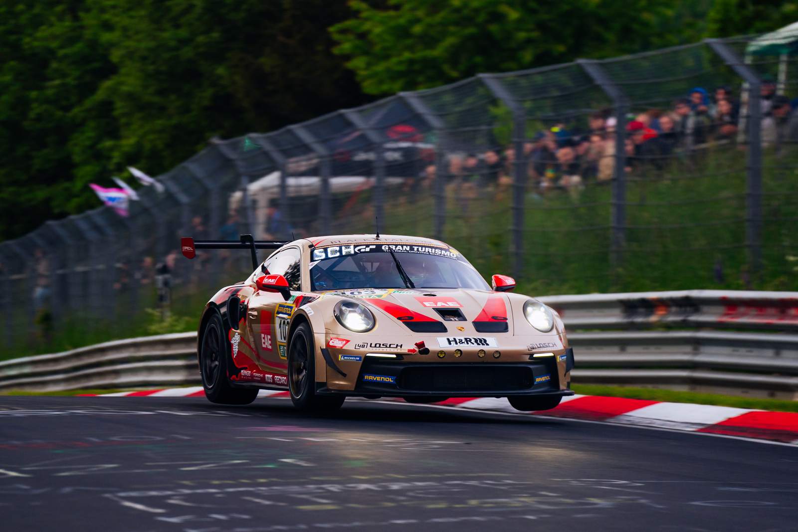 Klassensieg und Podium für BLACK FALCON beim ADAC RAVENOL 24h Rennen ...